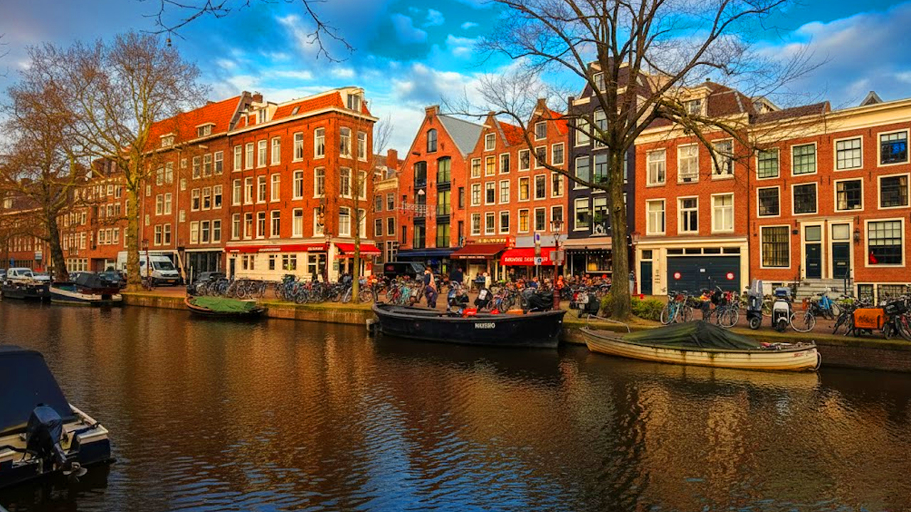 Why does Amsterdam feel so beautiful like this?