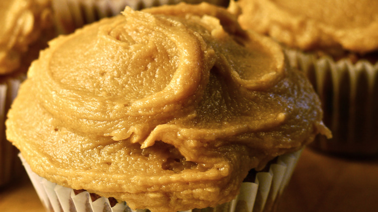 12 techniques that make frosting cupcakes a breeze