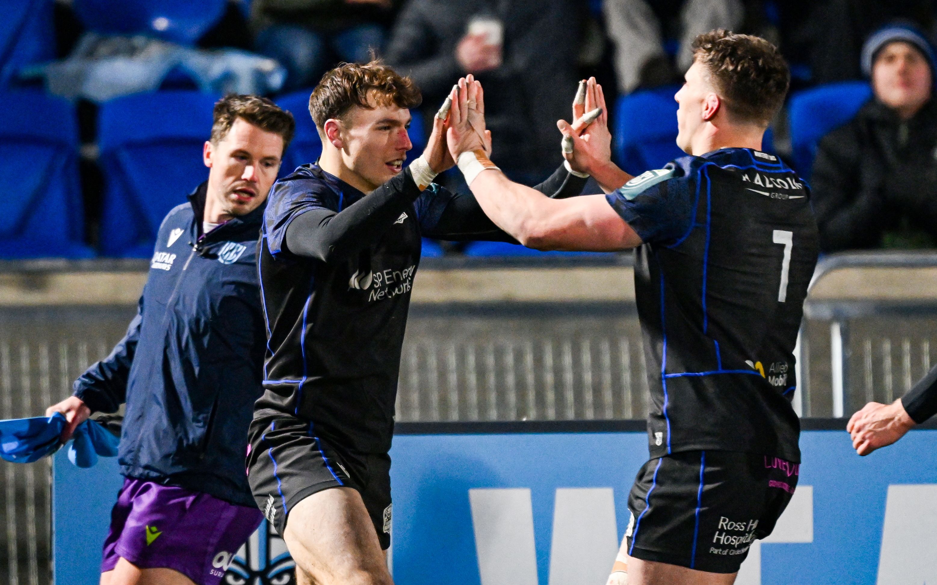 Glasgow Warriors give Duncan Weir perfect send-off with crushing win ...
