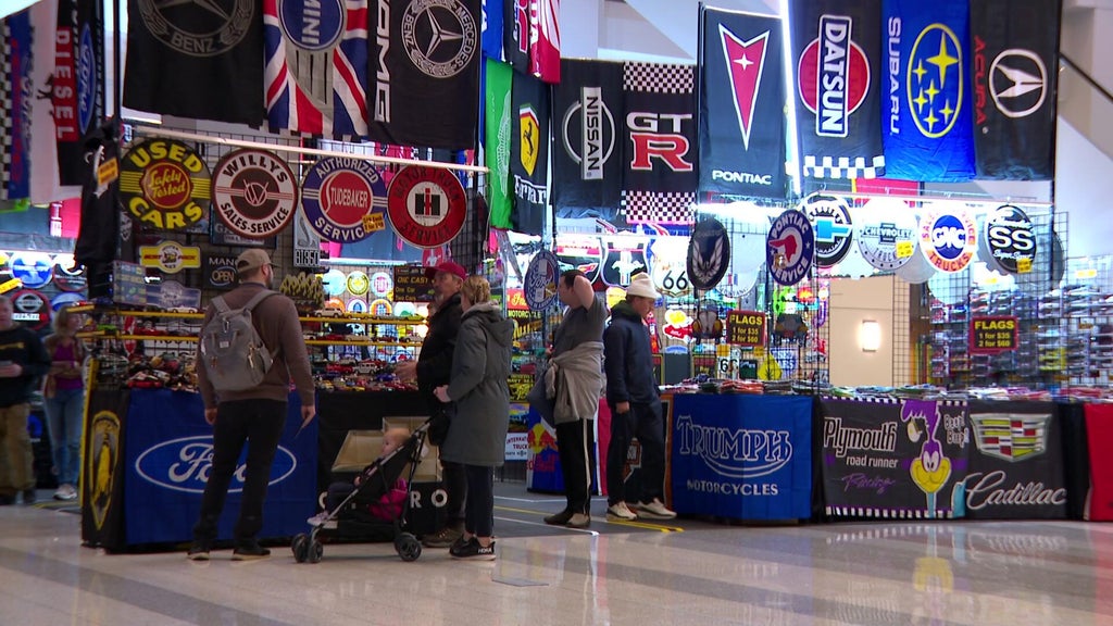 Car fans flock to Minneapolis for Twin Cities Auto Show