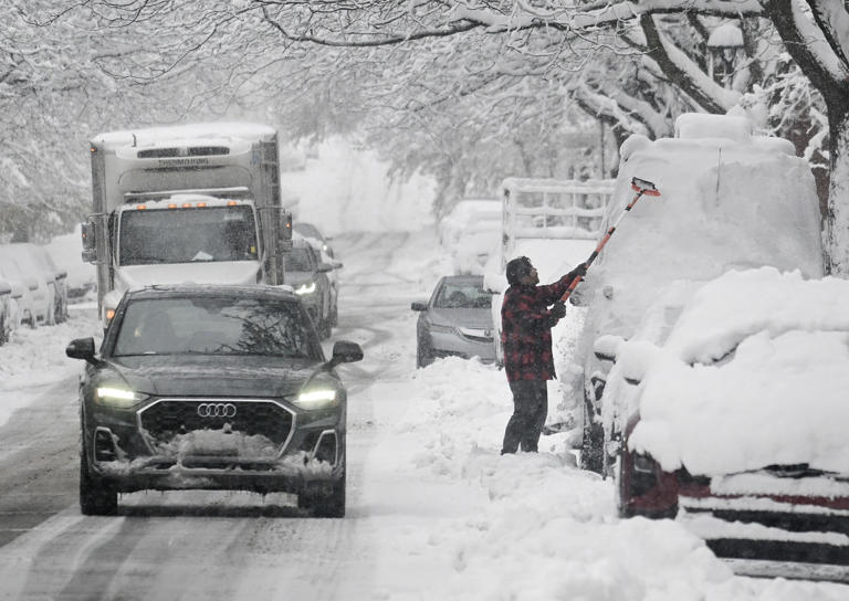 8 US states brace for up to 7 inches of snow amid winter storm warnings