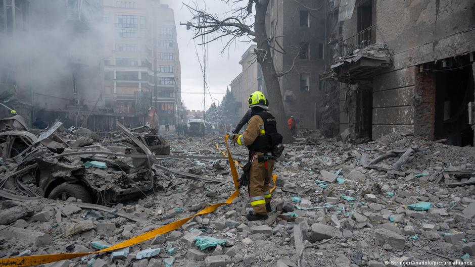 Ukraine updates: Trump says Putin 'killing too many people'