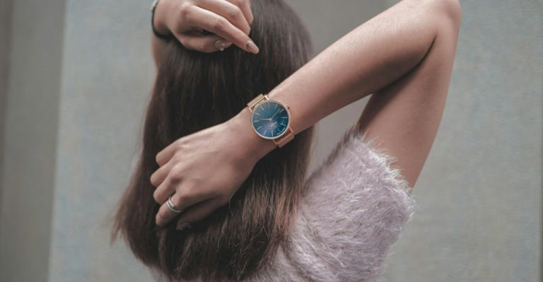These 8 accessories look expensive—but wealthy people rarely wear them