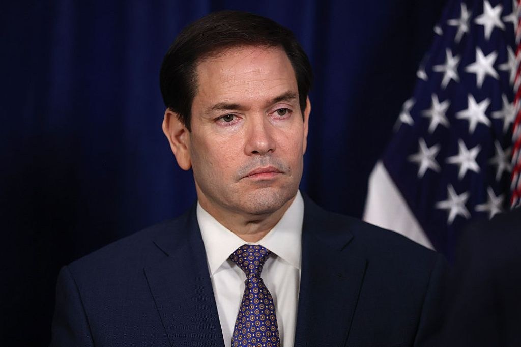 Maduro otrzymał "wiele hojnych propozycji" z USA. Sekretarz stanu wyjaśnia