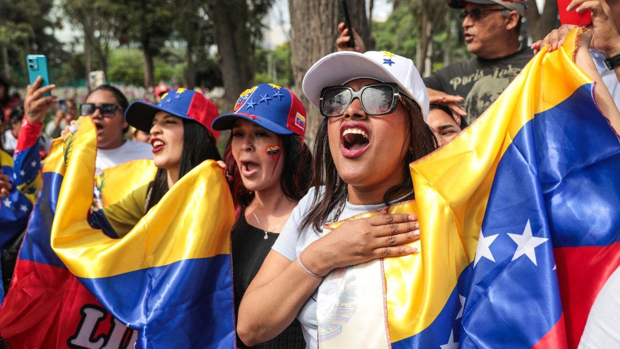 See pics: Venezuelans worldwide celebrate as exiles react to Maduro’s ...