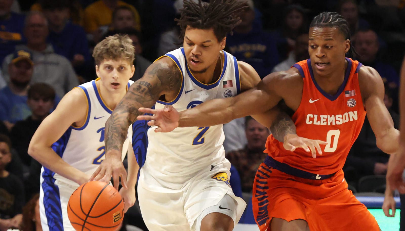 Pitt comes up empty late as Clemson outlasts Panthers, 73-68
