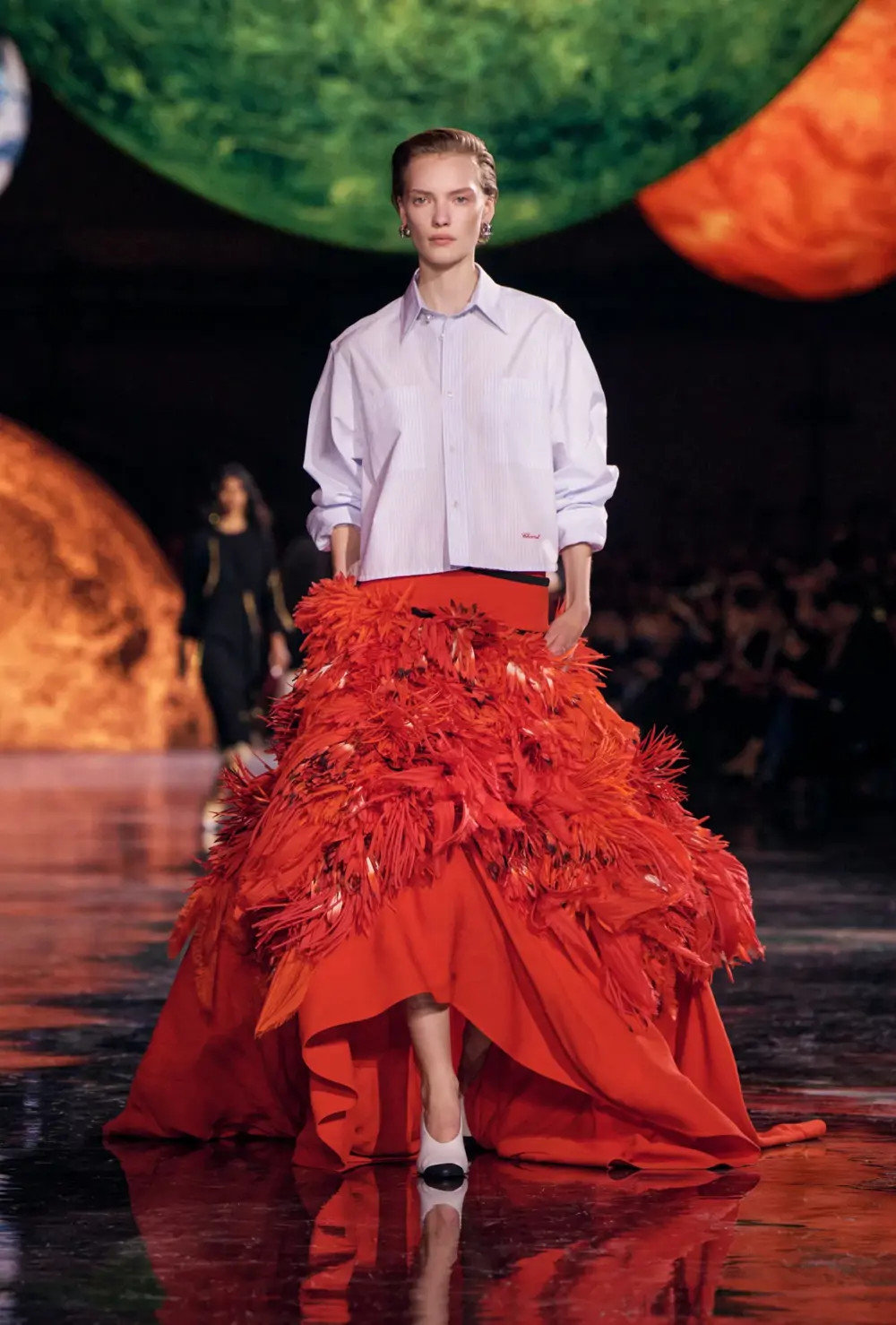 Zara tiene el jersey holgadito que se viste en el color tendencia de 2026