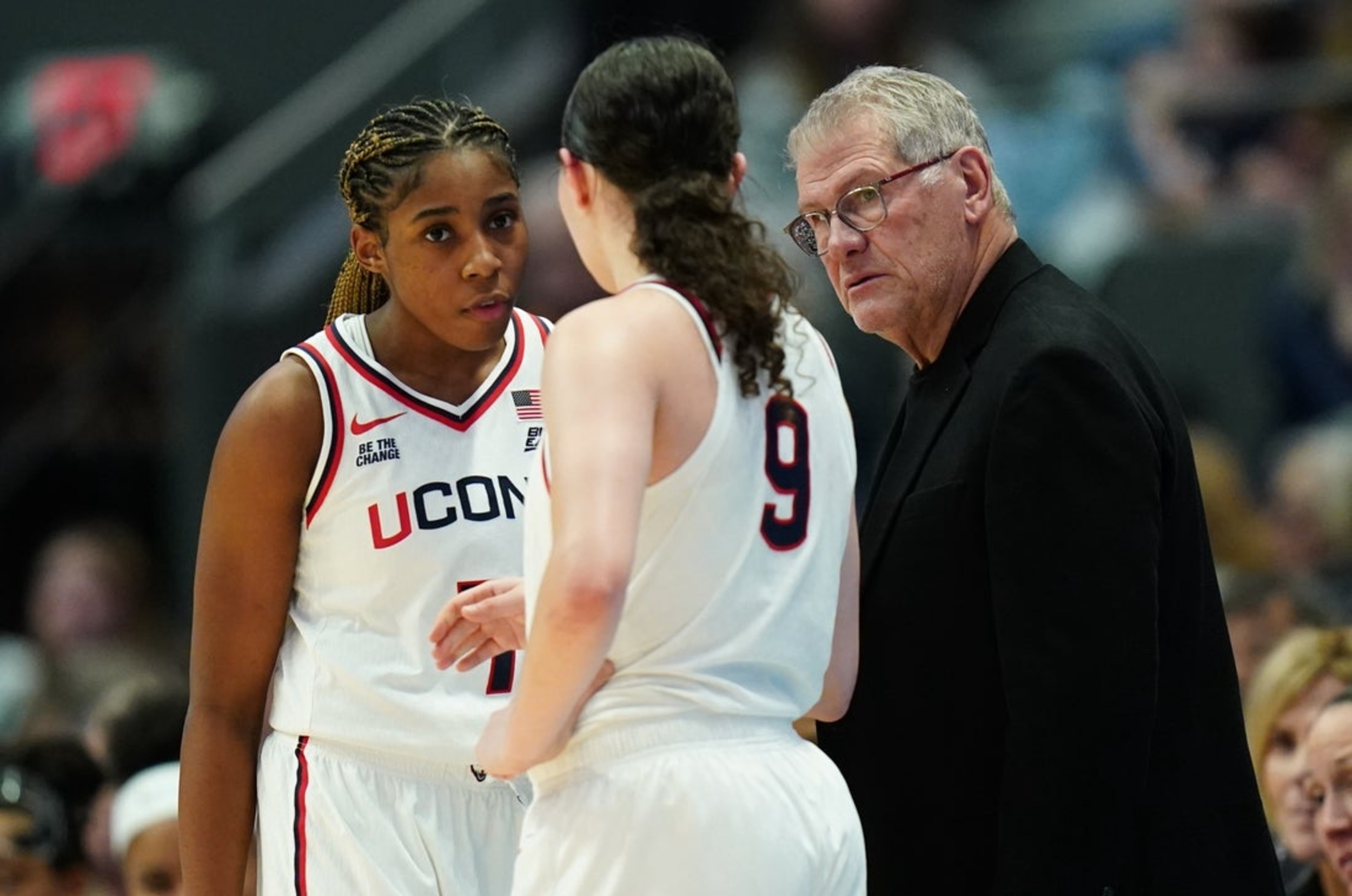 Women's Top 25 roundup: No. 1 UConn wins easily again