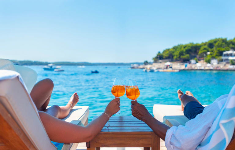 Woman asks if it would be 'unreasonable' to ignore couple’s wedding ...