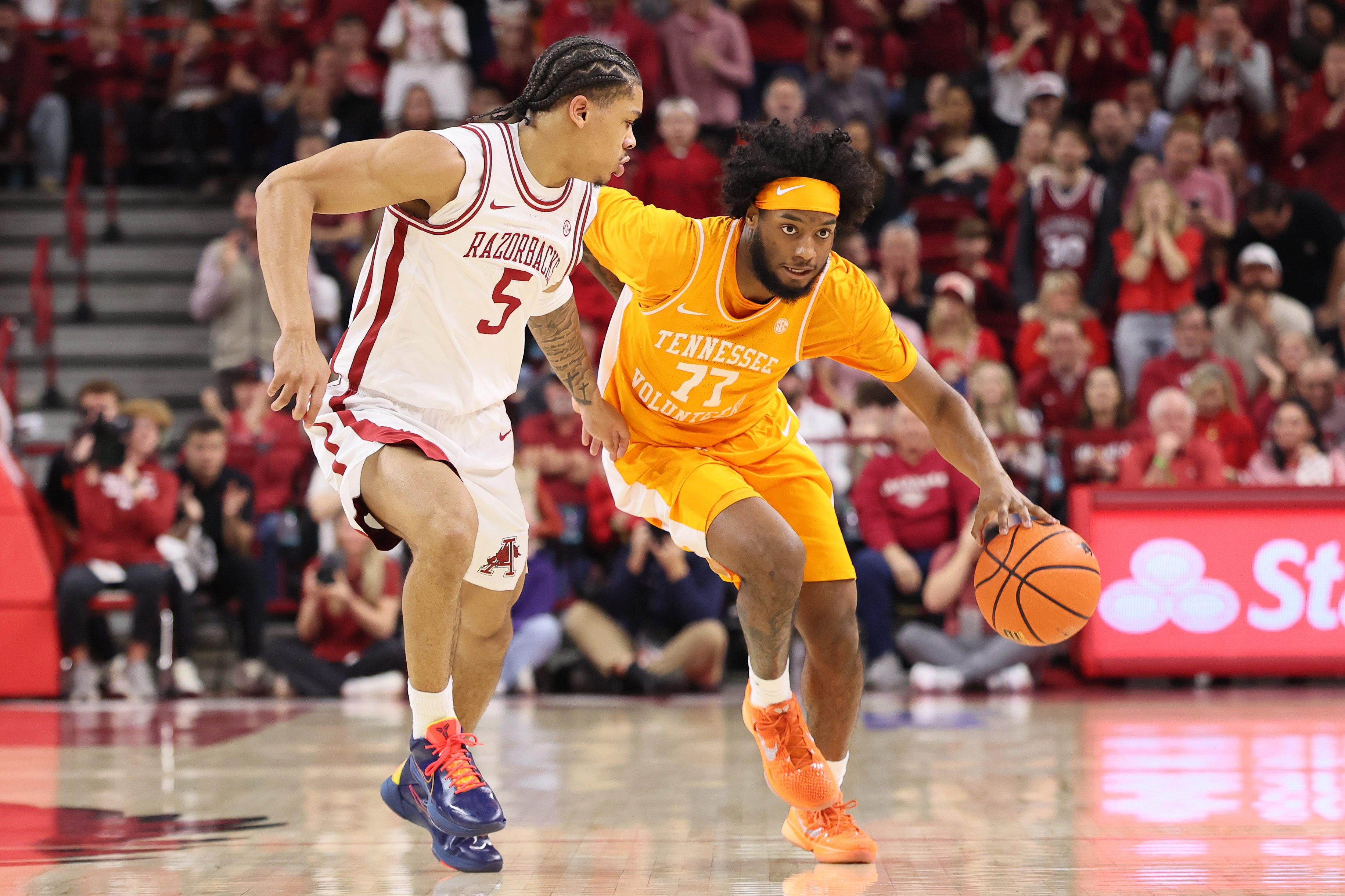 Arkansas basketball defeats Vols in SEC opener