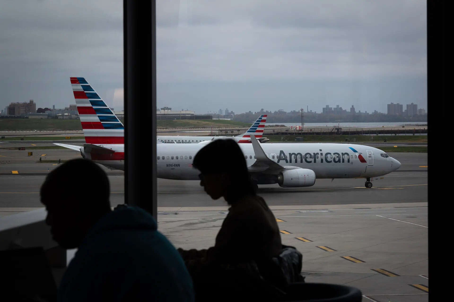 US strikes Venezuela: Hundreds of flights cancelled disrupting ...