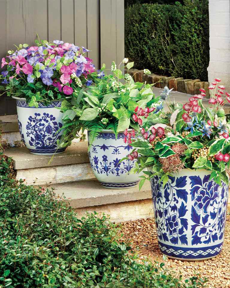 Cara menata bunga di teras rumah sederhana yang bikin adem!