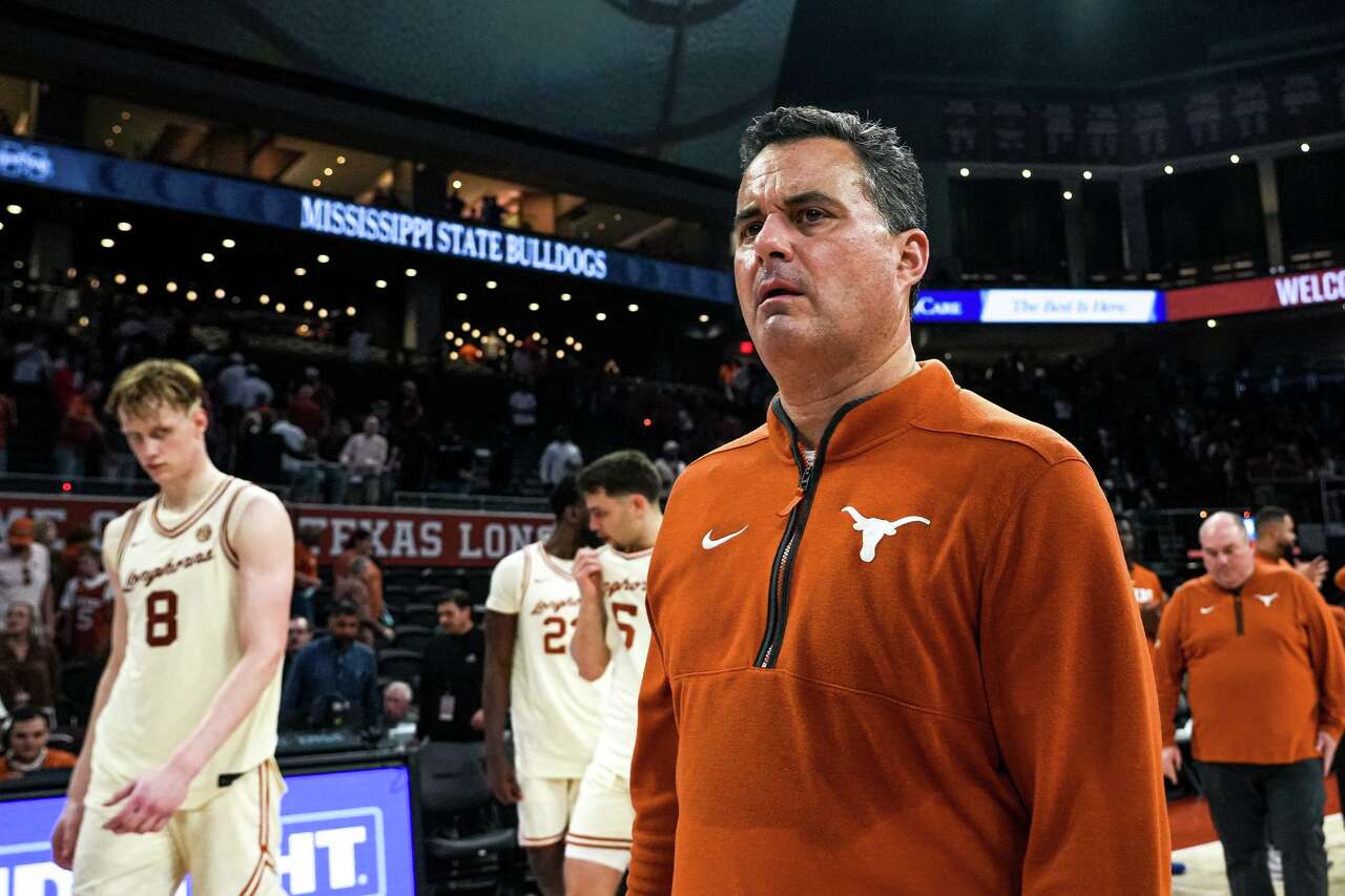 Sean Miller laments 'stupid' play as Texas basketball still can't solve ...