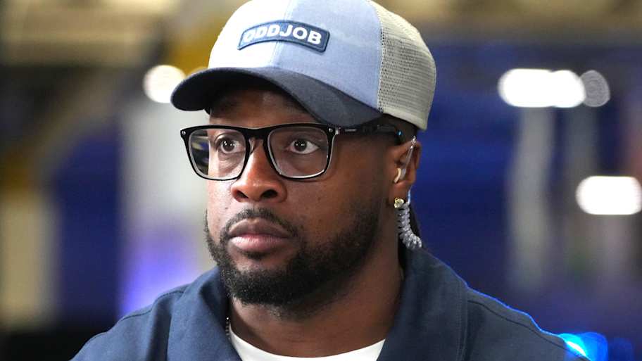 Gerald McCoy stuffs Asante Samuel's trash Cam Newton hot take in a locker