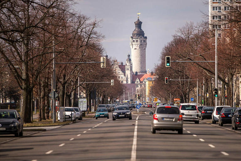 Motorrad kracht mit Rettungswagen zusammen: Biker landet im Krankenhaus