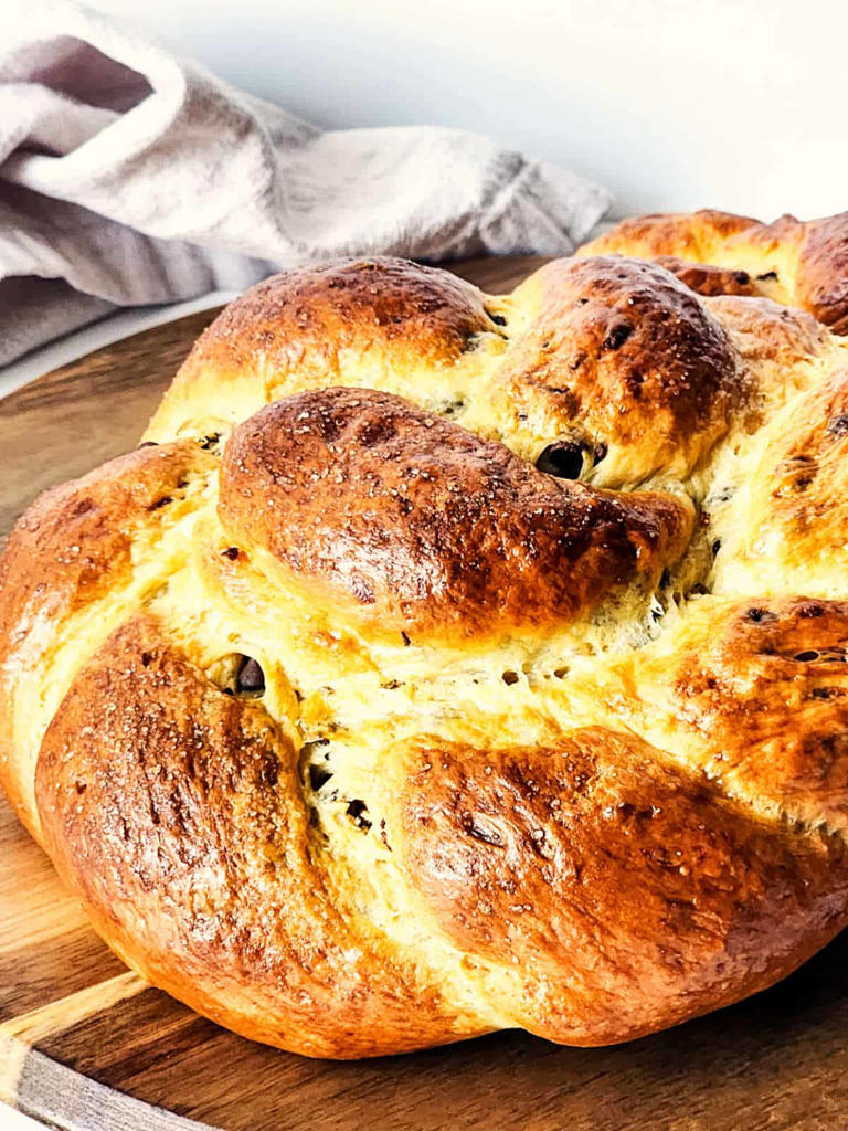 Round chocolate brioche