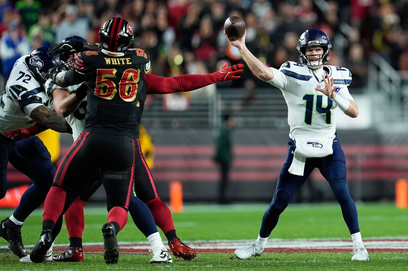 Les Seahawks défont les 49ers 13-3 et s'assurent du 1er rang dans la ...