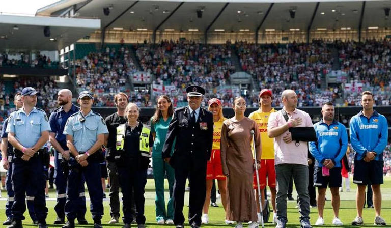 Video: Cricket Australia honour first responders of Bondi Beach ...