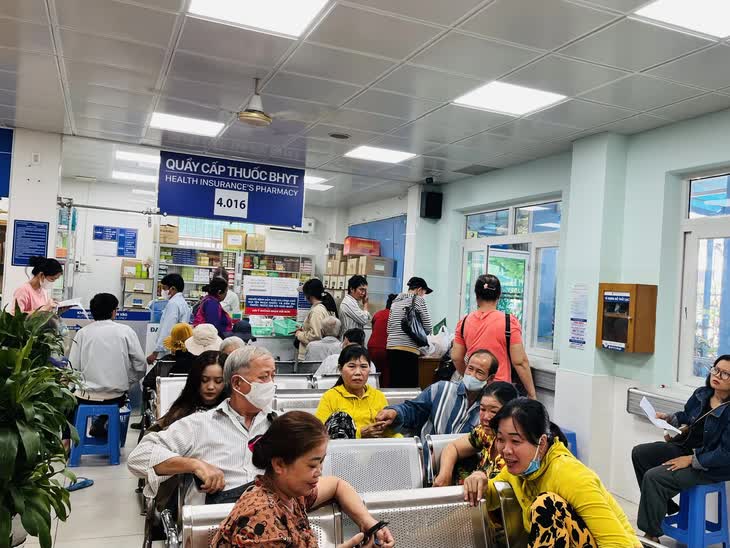 Năm mới khám bệnh bảo hiểm y tế ở TP.HCM có thay đổi gì?; Thay mới ...