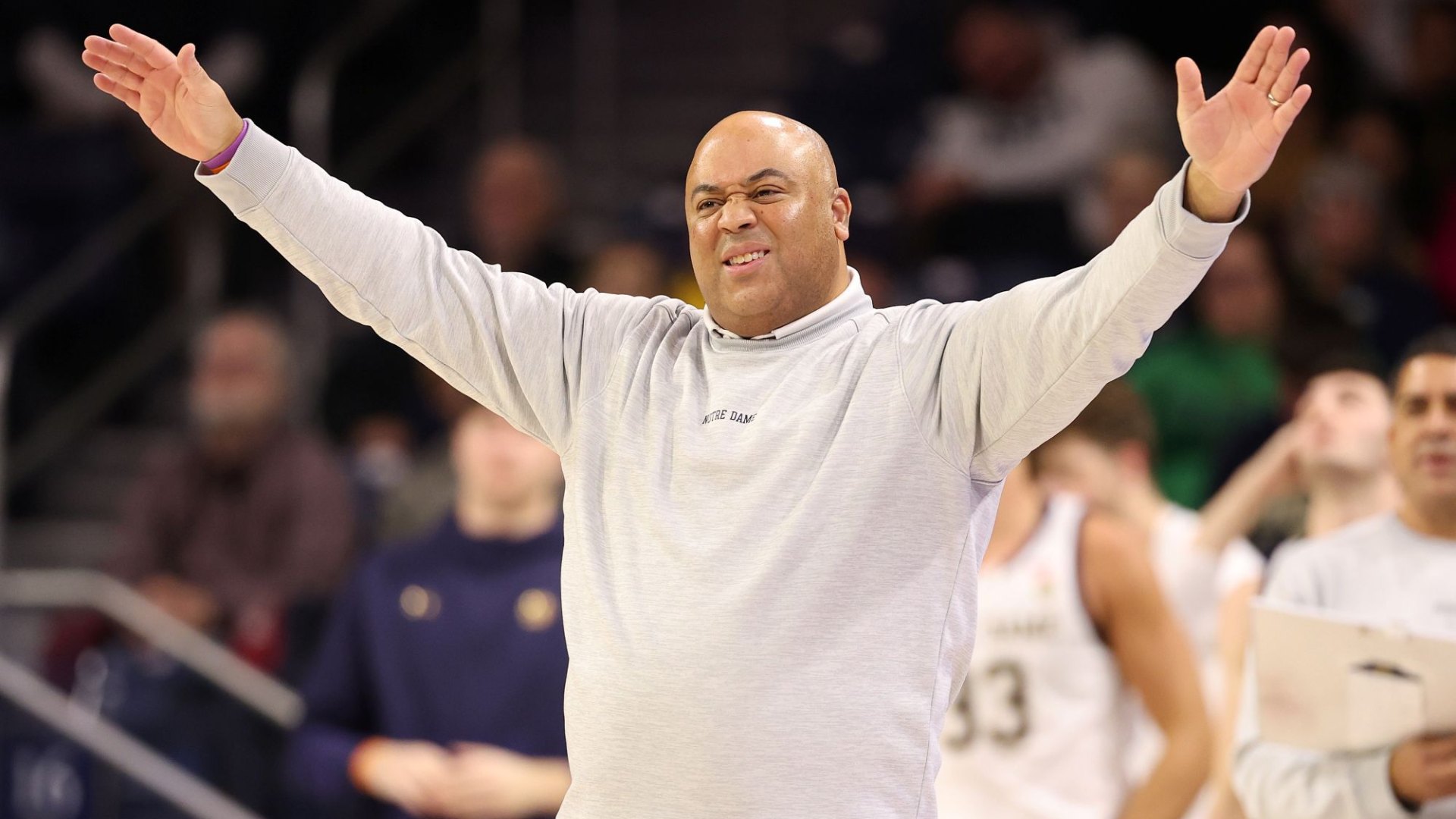 Notre Dame basketball coach charges referee after contentious call ends ...