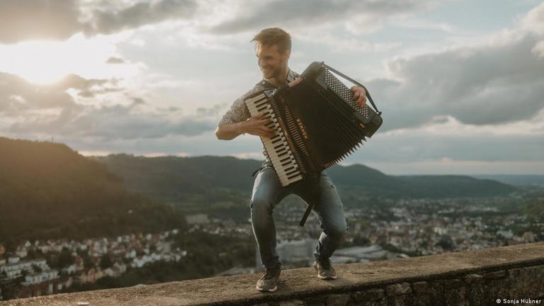 Accordion renews its image as 2026's top instrument