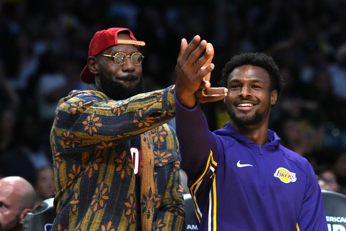 LeBron James drops epic reaction to Bronny James' monster dunk