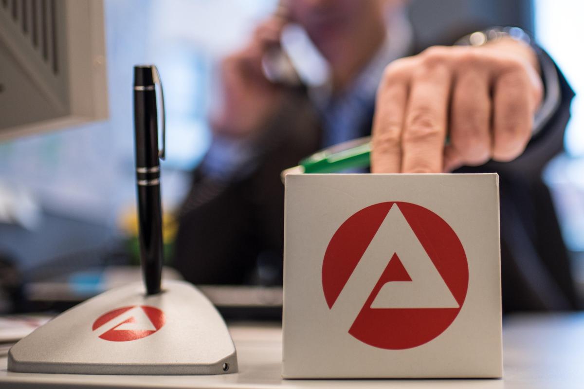 Arbeitslosengeld kurz vor dem Ruhestand: Muss man in Rente gehen?