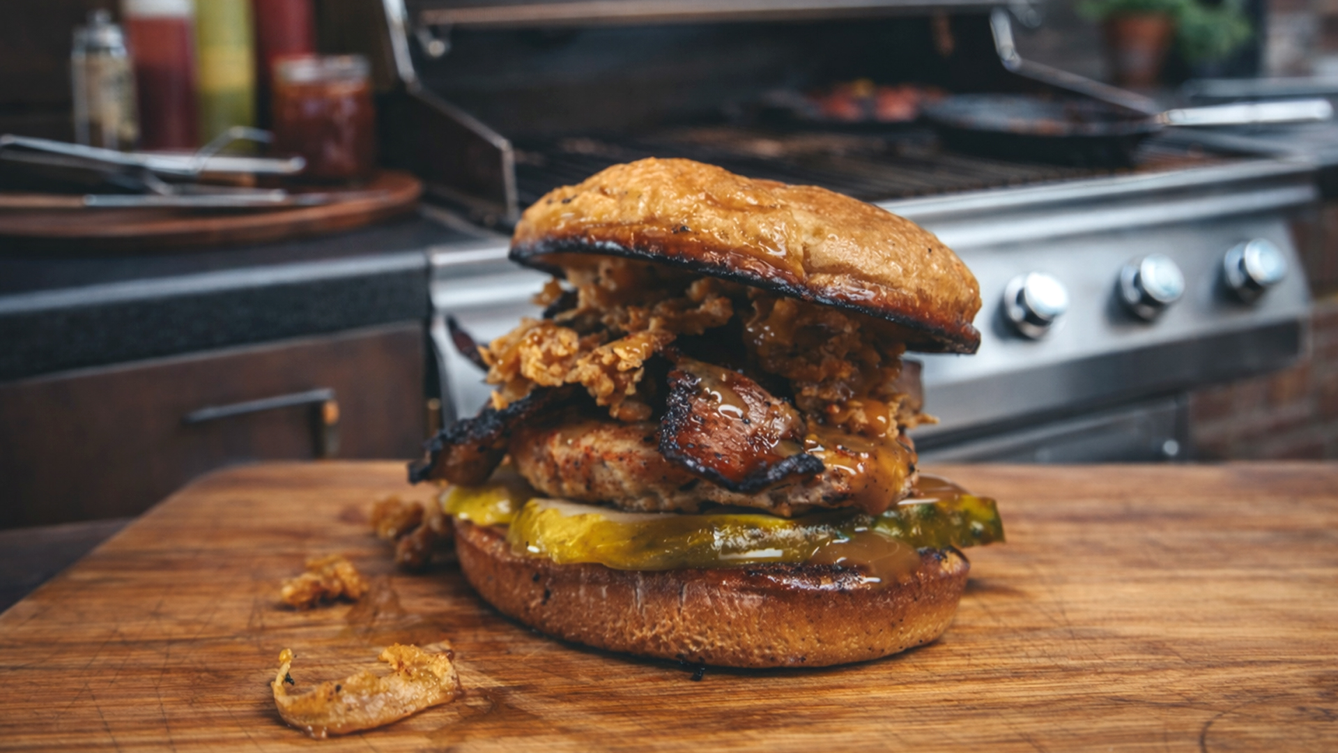 How to make a BBQ smokehouse chicken burger