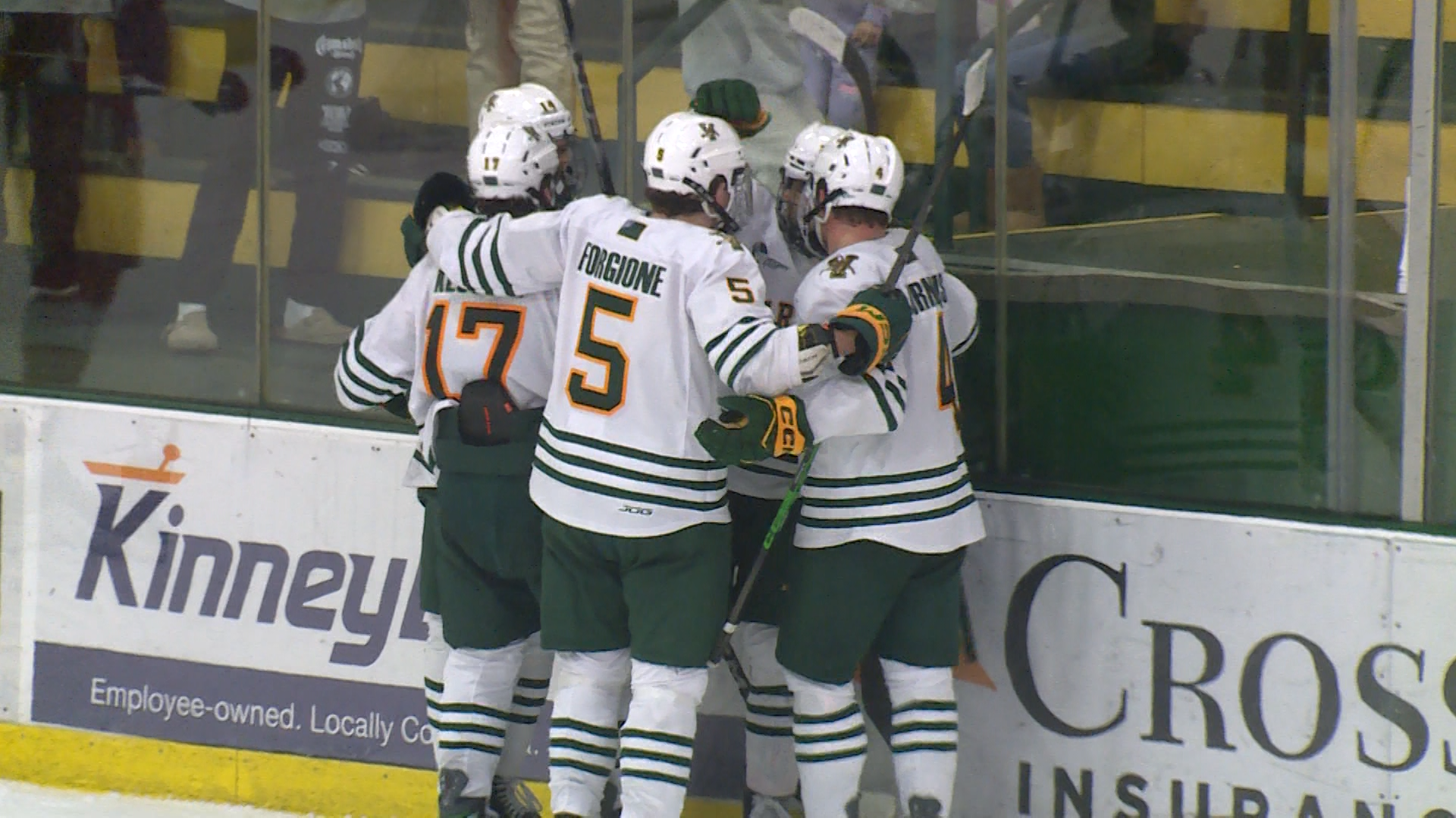 UVM men's hockey snaps home game losing streak