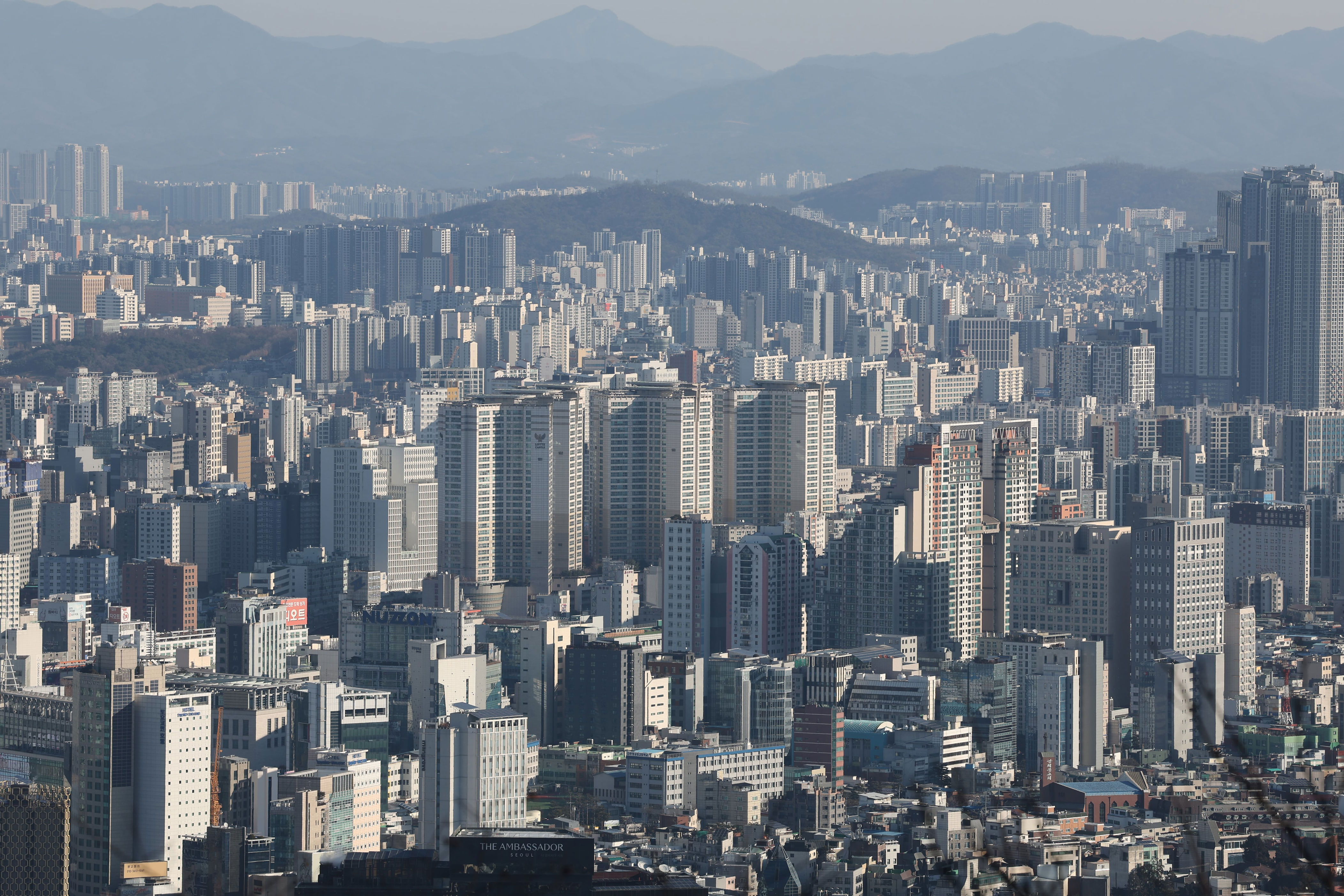 Seoul apartment auctions reach four-year high