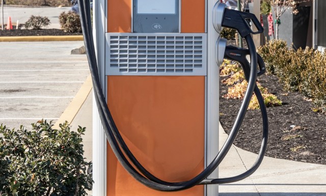 Tech company announces 10-minute EV charging breakthrough: 'A game ...