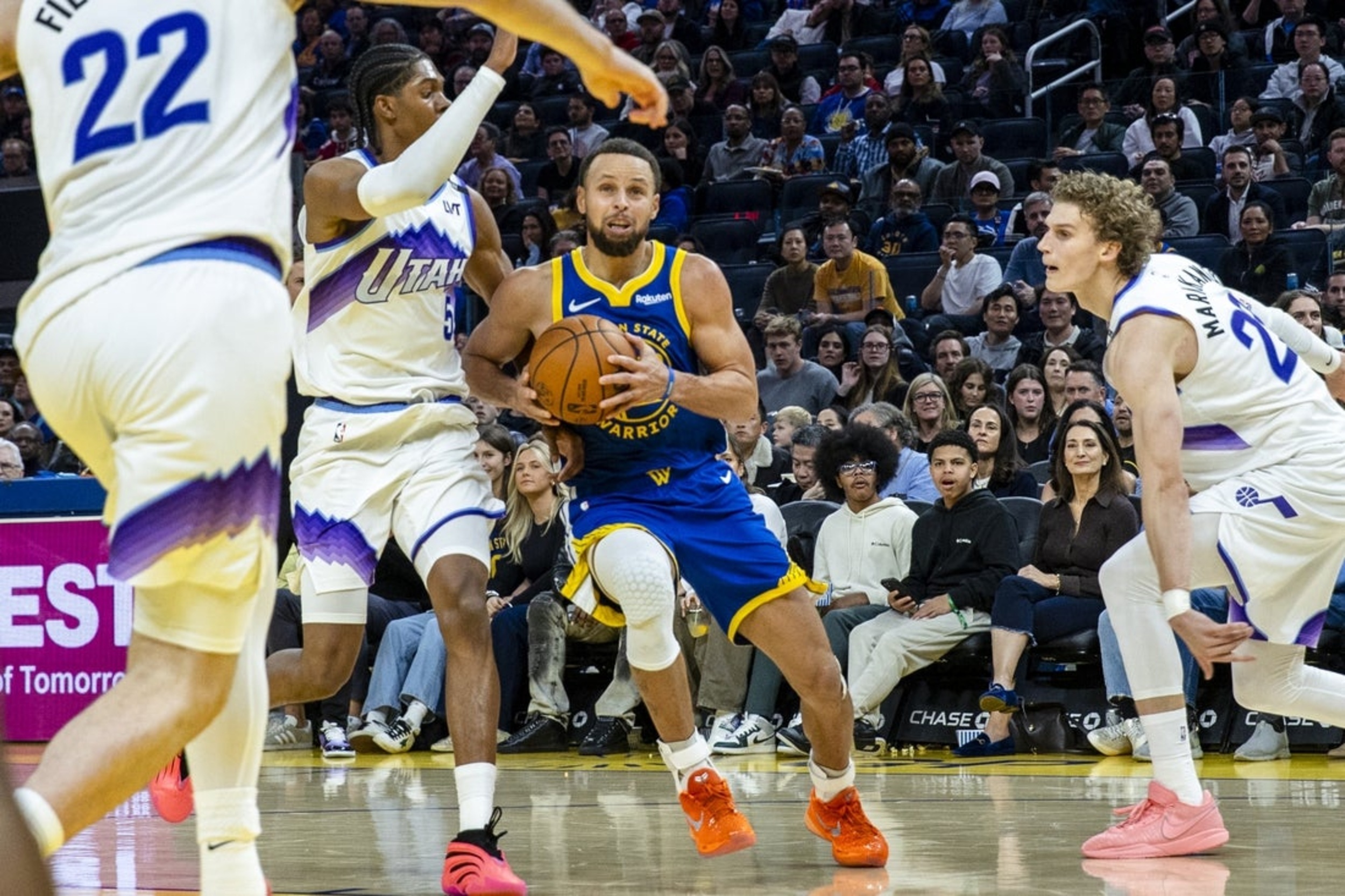 Stephen Curry, Warriors overwhelm Jazz