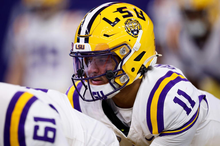 Lane Kiffin, LSU lose quarterback to transfer portal