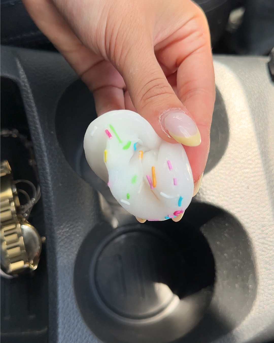 Using slime to remove dirt around the car