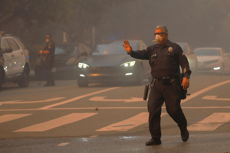 Los Angeles fires: Evacuees stopped from returning to homes as ...