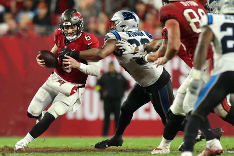 Buccaneers beat Panthers to stay alive in NFC South — and set up Sunday ...