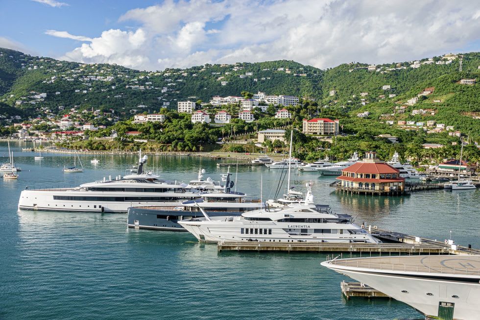 Thousands of tourists trapped in holiday hotspots after Venezuela chaos ...