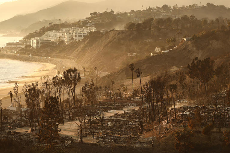 Los Angeles fires threaten more homes with powerful winds forecasted to ...