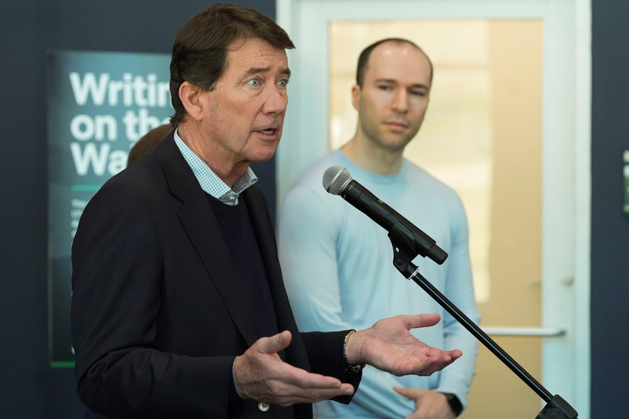 Eighteen Democrats join GOP to pass digital currency bill