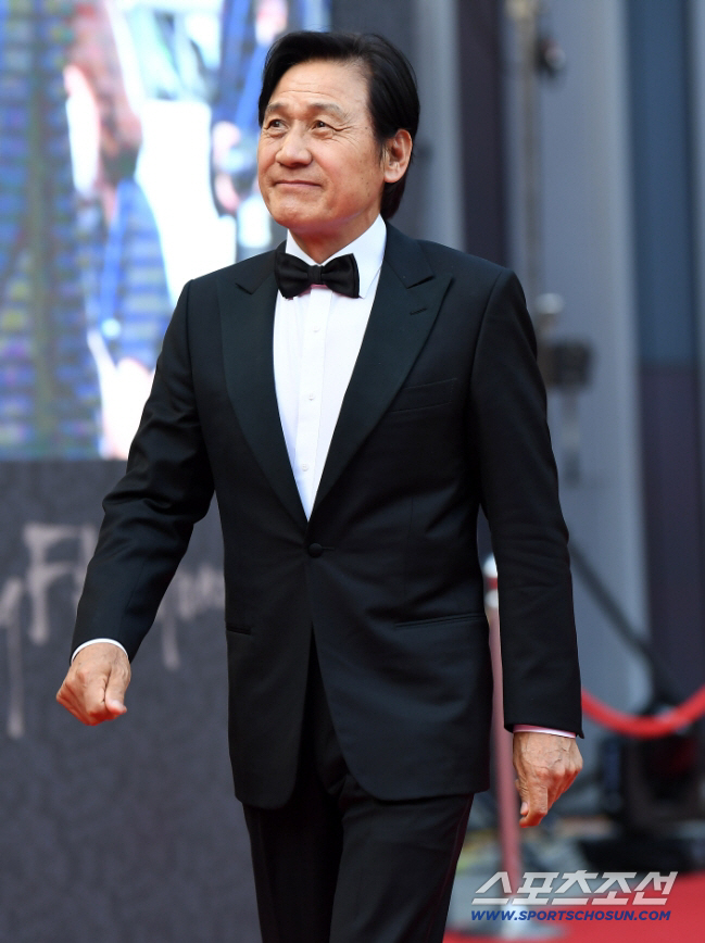 Ahn Sung-ki said hello before he collapsed, 'Let's be healthy.'