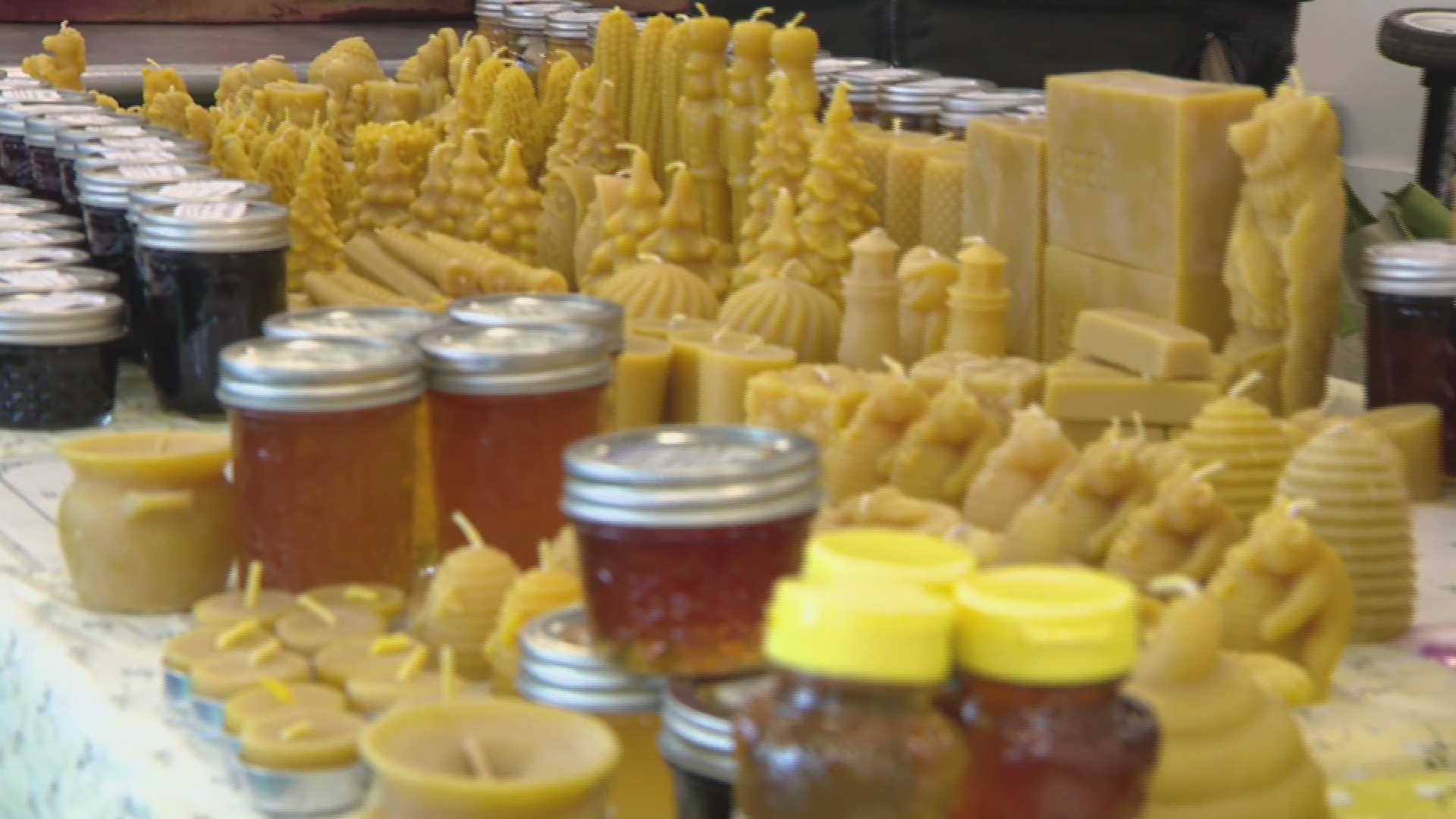 Chicago's foodies flock to Logan Square indoor farmers market for local ...