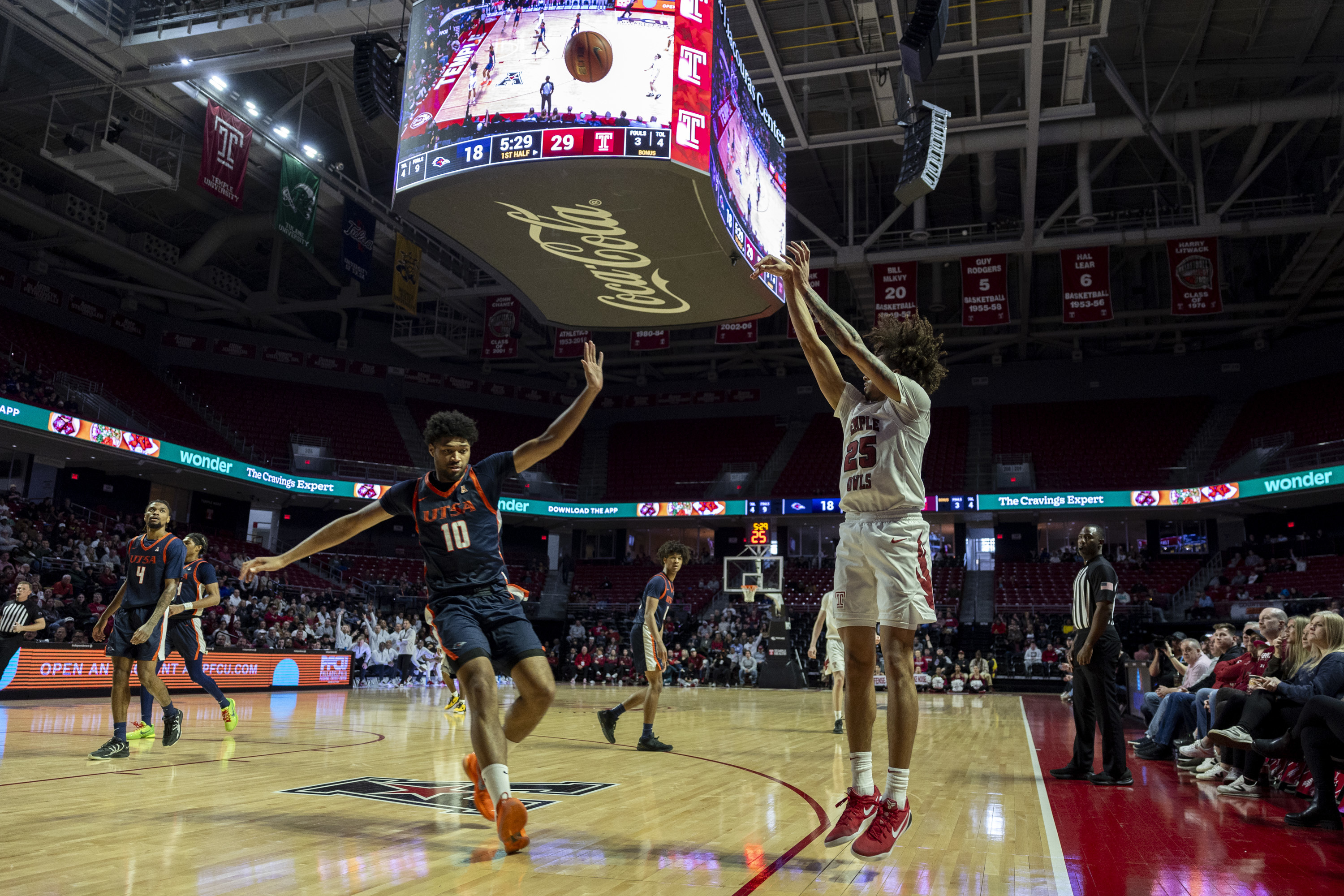 Despite shooting woes, Temple tops UTSA to earn its sixth straight victory