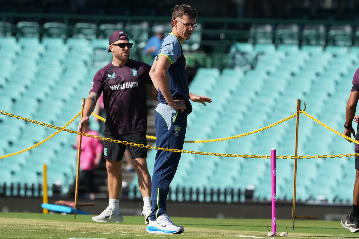 England wins the toss and batting first in final Ashes test amid heavy ...