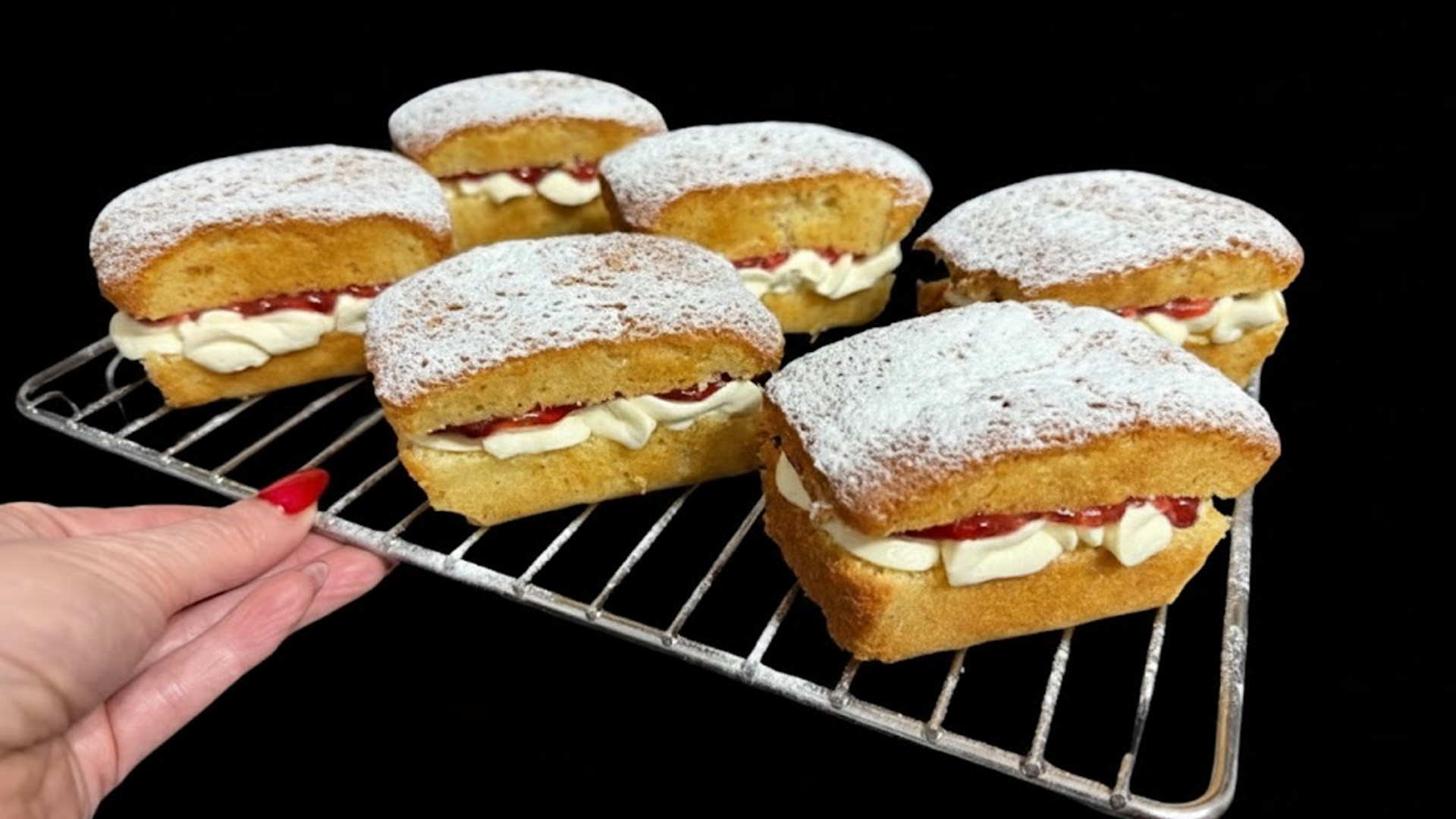 Easy classic Victoria sponge cake recipe tutorial
