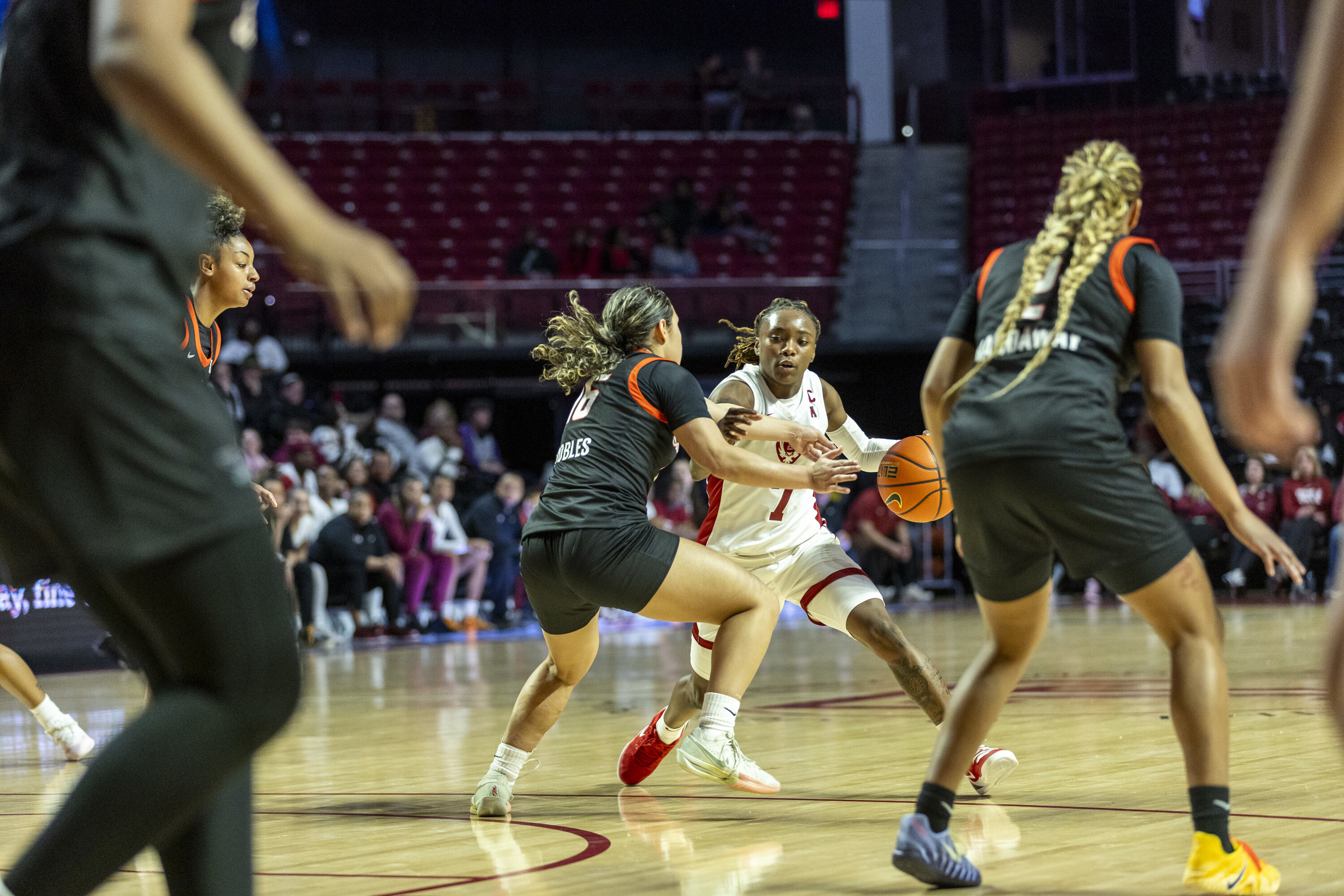 A late fourth-quarter push isn’t enough as Temple falls in conference ...