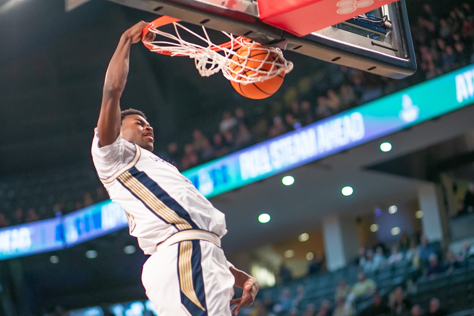 Jackets surge down the stretch to take down BC for ACC home win