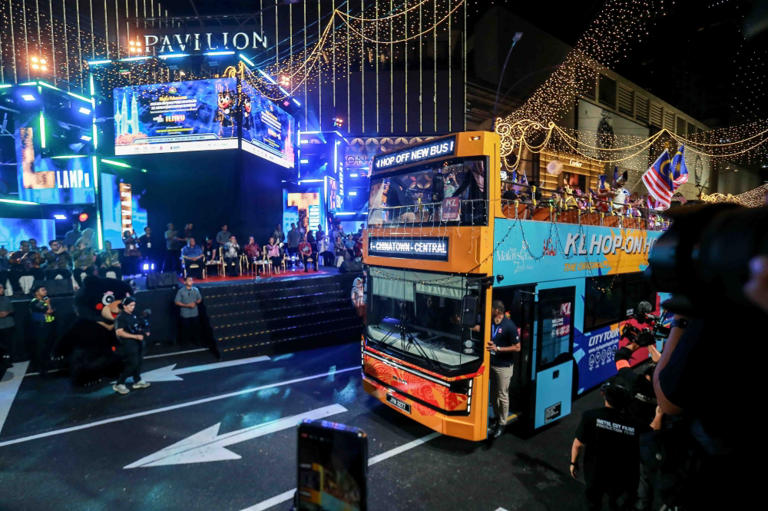 Anwar swaps protocol for passion, showering Michelle Yeoh with praise ...