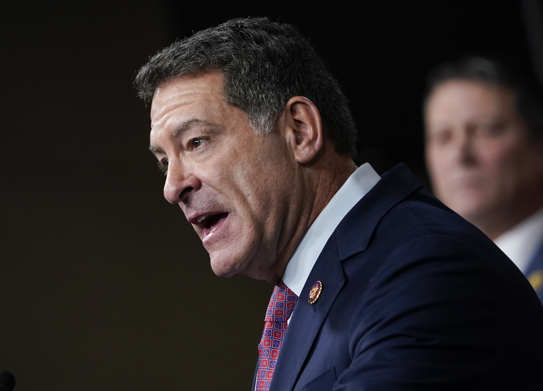 Outgoing Republican endorses new candidate