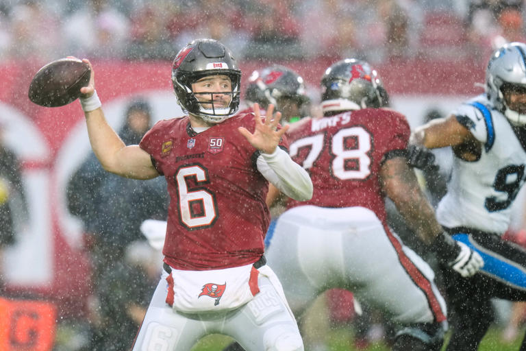 Baker Mayfield and the Buccaneers beat the Panthers 16-14, stay alive ...