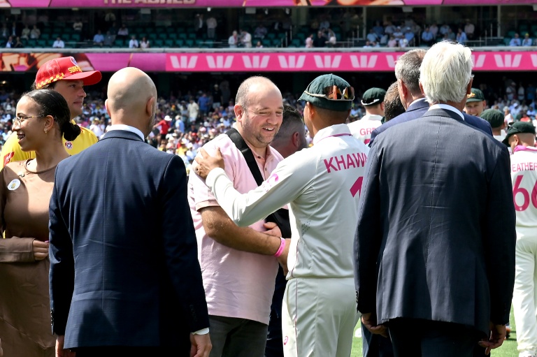 Bondi shooting responders honoured at Sydney Ashes Test